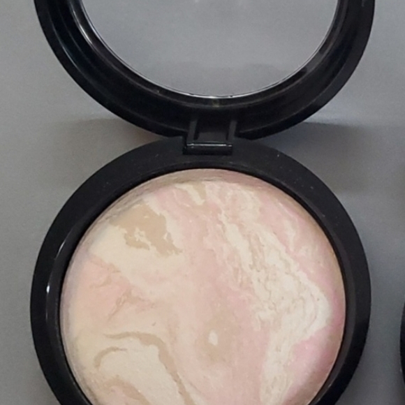 Laura Geller | Makeup | Laura Geller Baked Foundation | Poshmark